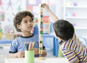 How to Support the Development of Early Literacy Skills Through Play ...